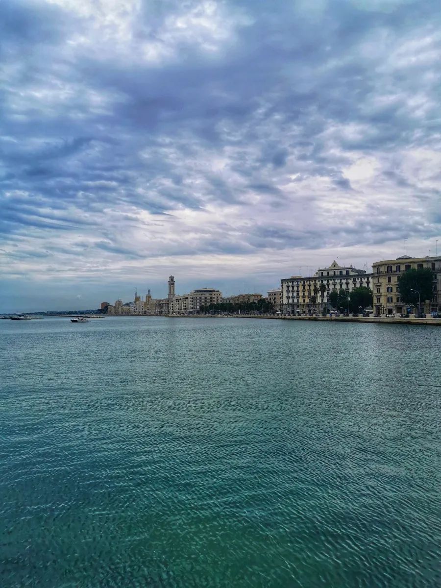 Bari Italija, 14 dni Vremenska napoved, Radar & Fotografije - Weawow